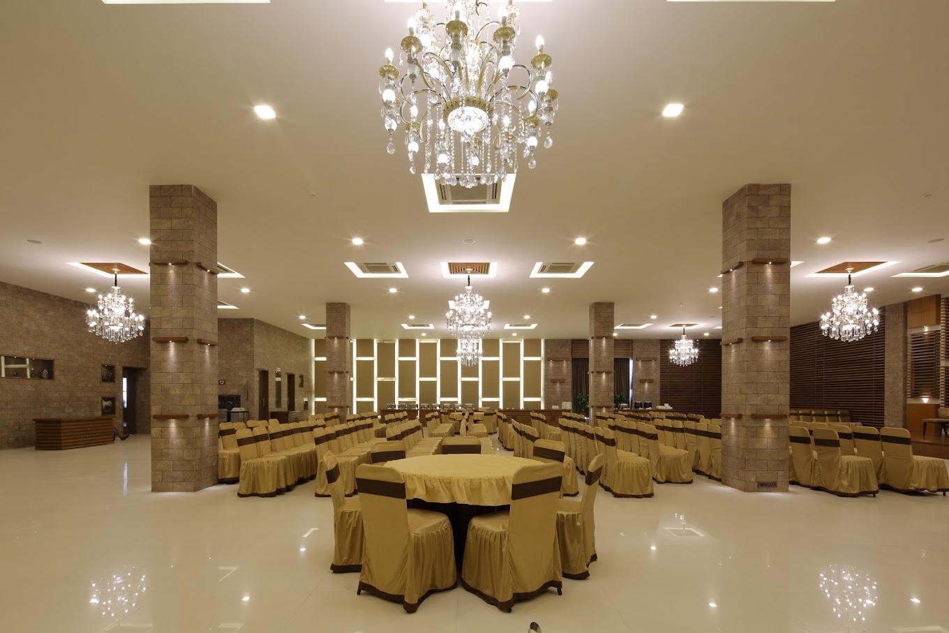 Restaurants In Thaltej That Are Worth Visiting - Part 1 | Hungrito